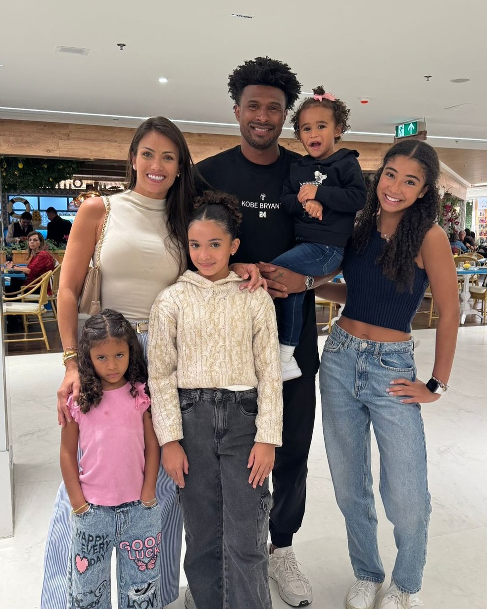 Samara Felippo rebate fãs que dizem que as filhas são mais felizes com ...
