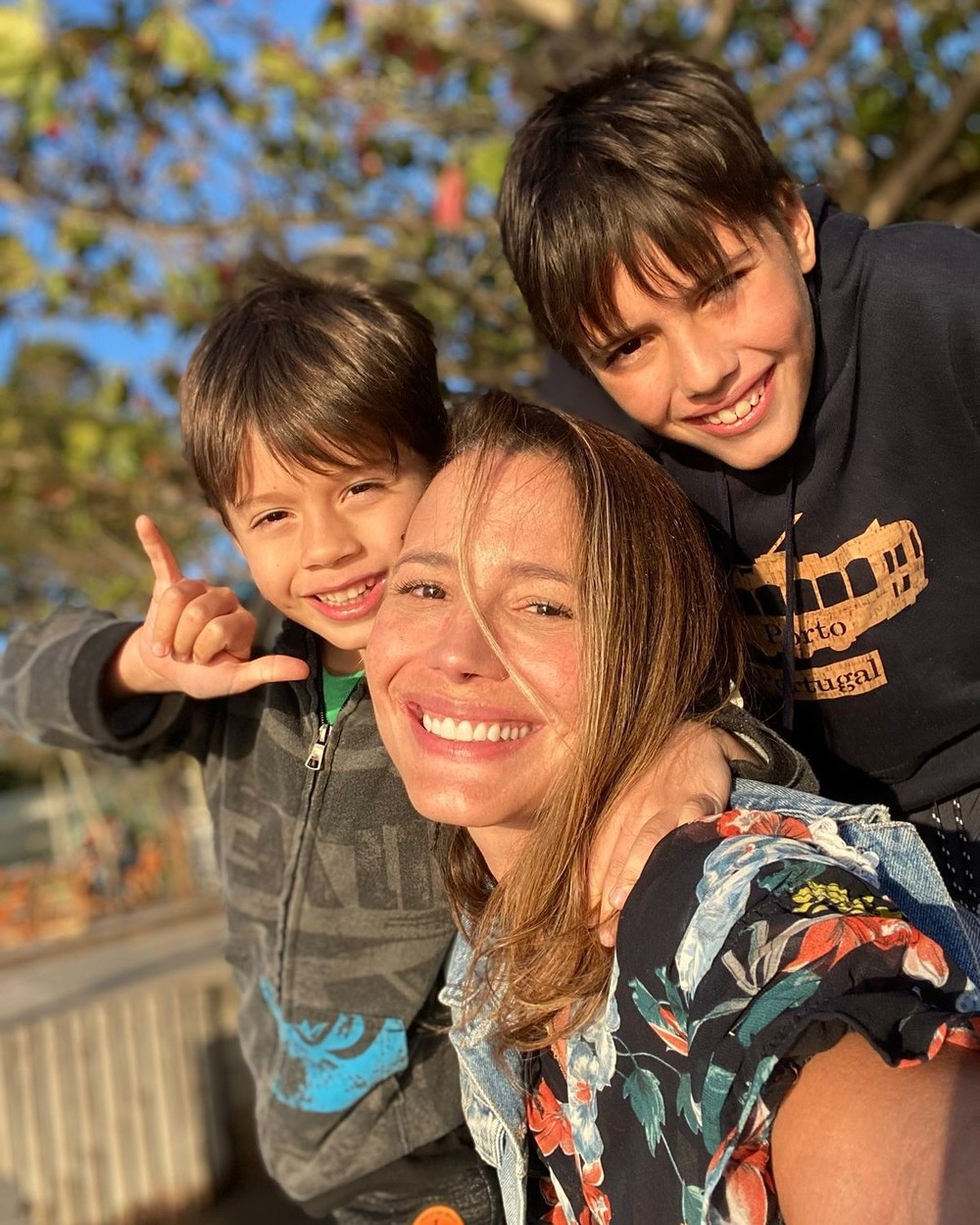 Após se separar, Ju Knust posa com os filhos e comemora seus 44 anos ...
