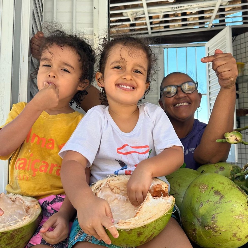 Gêmeas de Nanda Costa e Lan Lahn aparecem em Salvador e fãs reagem ...
