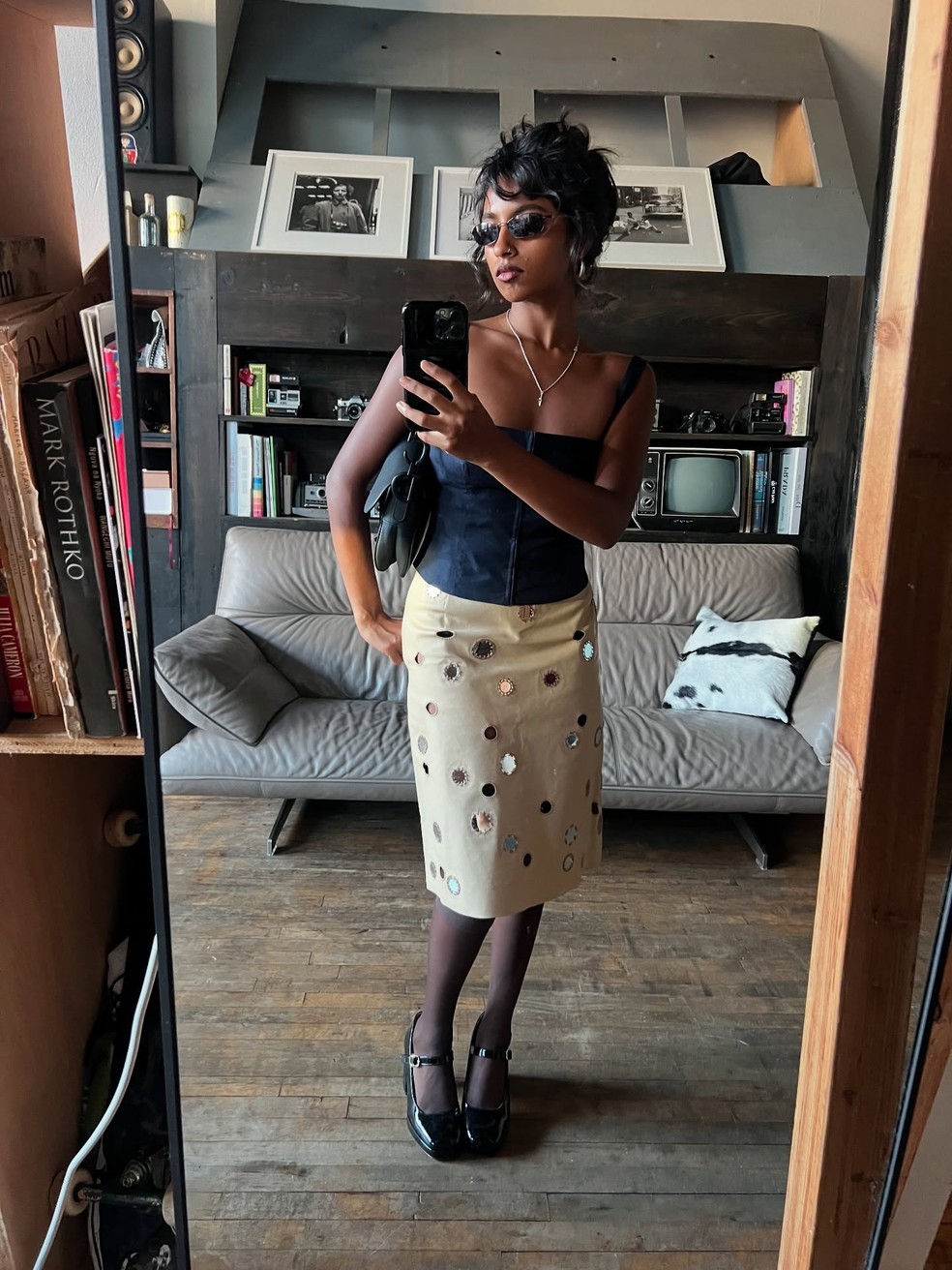 A saia com espelhos é a tendência de moda mais inesperada do momento ...