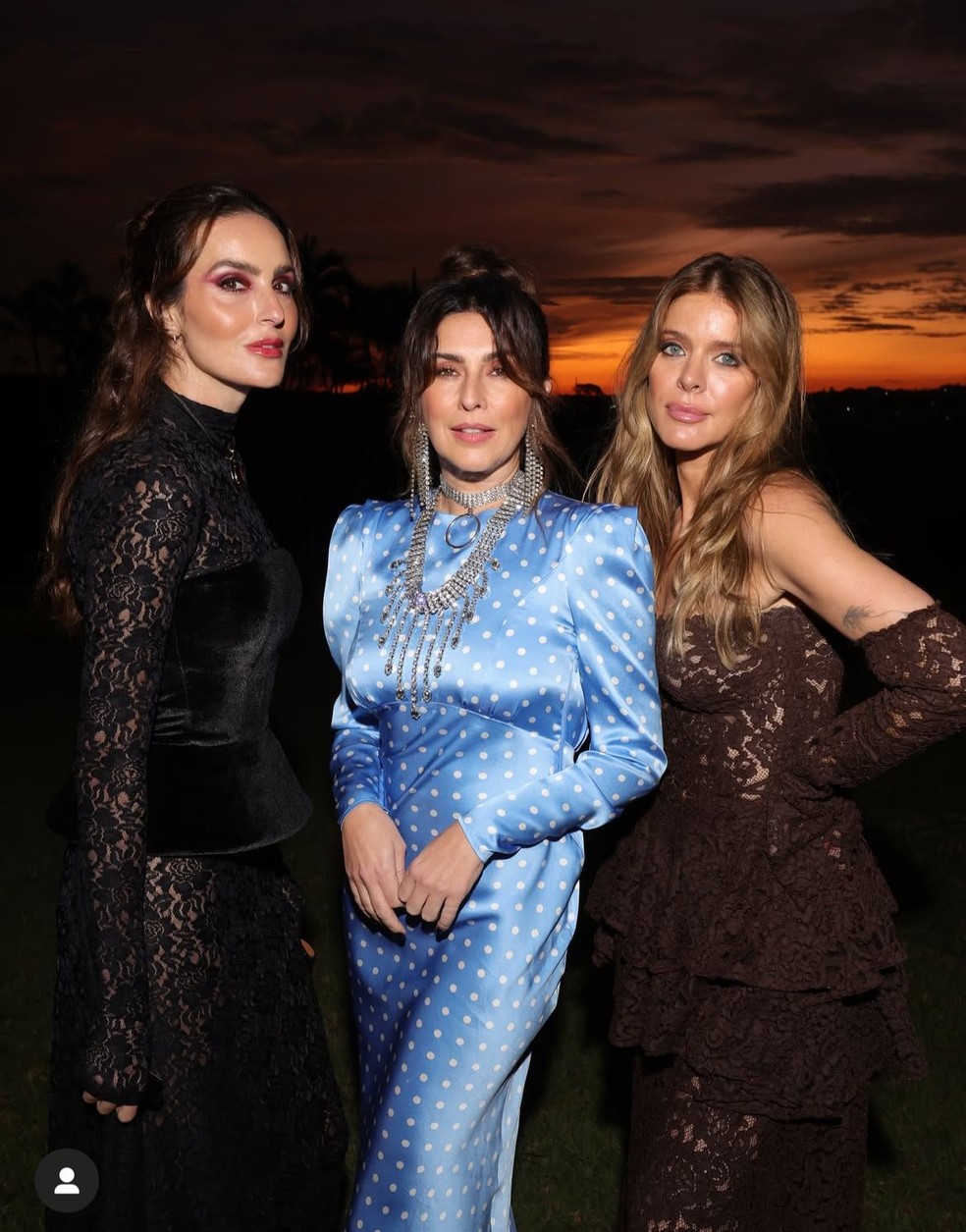 Coberta de joias, Fernanda Paes Leme escolhe vestido de poá para ...