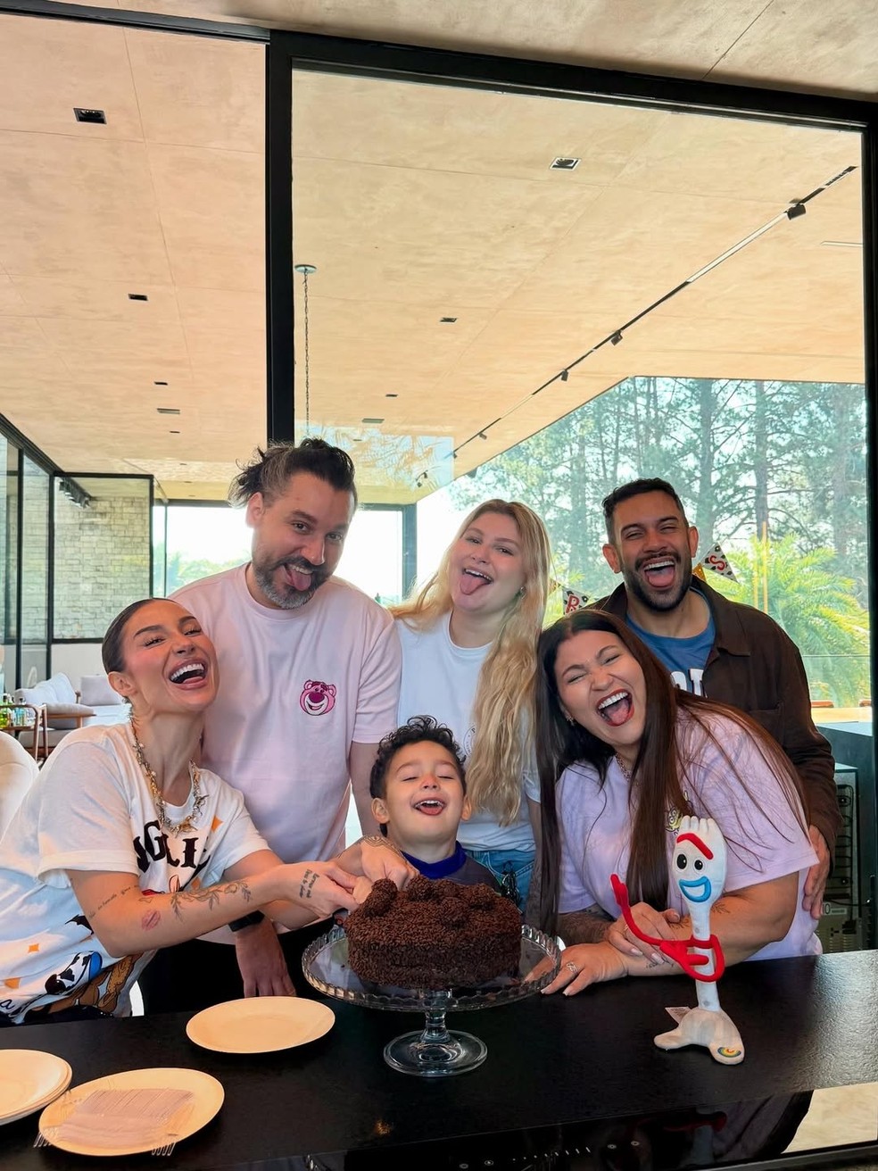 Bianca Andrade abre álbum da festa surpresa temática dos 4 anos do filho