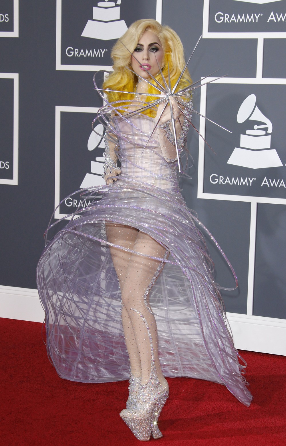 Grammy: os 17 looks mais icônicos de red carpet de toda a história da ...