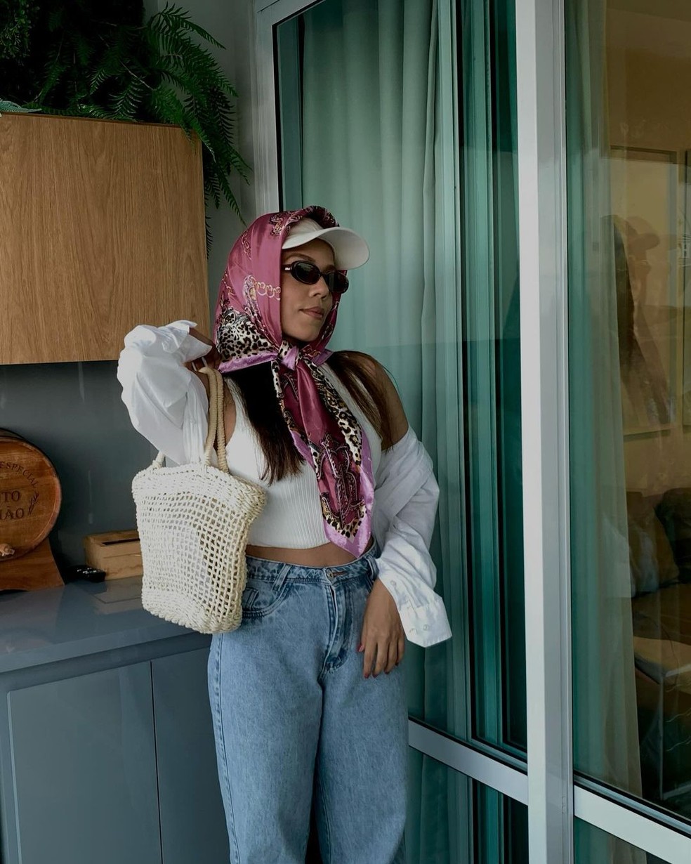 Disfarce ou estilo? Usar lenço com boné virou trend; aqui estão 6 ...