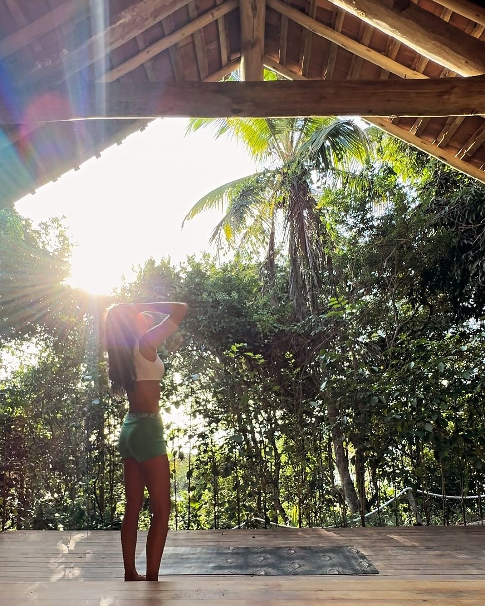 Bicampeã olímpica, Sheilla Castro posa de biquíni em resort na Bahia ...