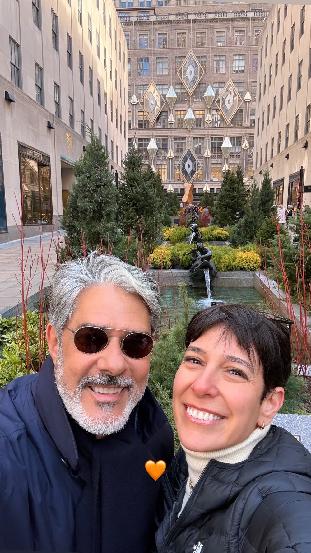 Sorridentes, William Bonner e Natasha Dantas desembarcam em Nova York e ...