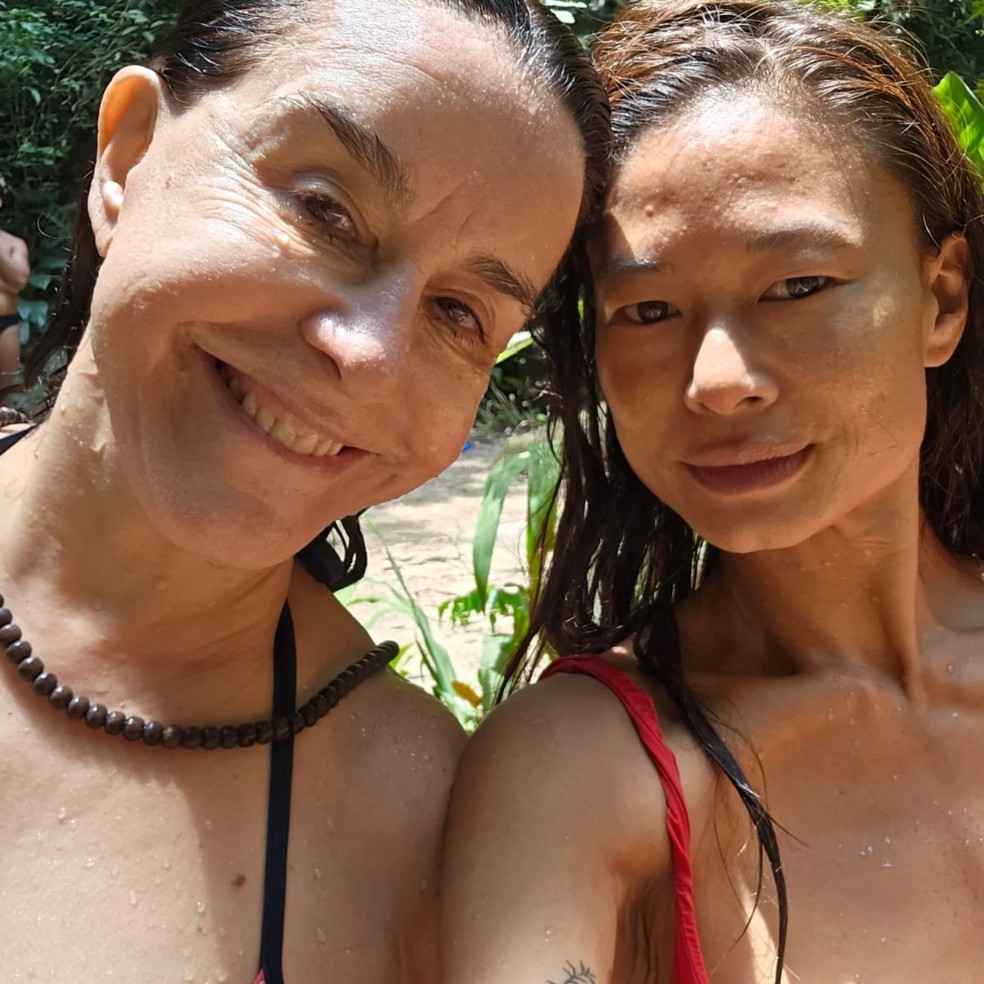 De volta ao Brasil, Lucélia Santos mostra passeio em parque ao lado de amigos: 'Simples assim'