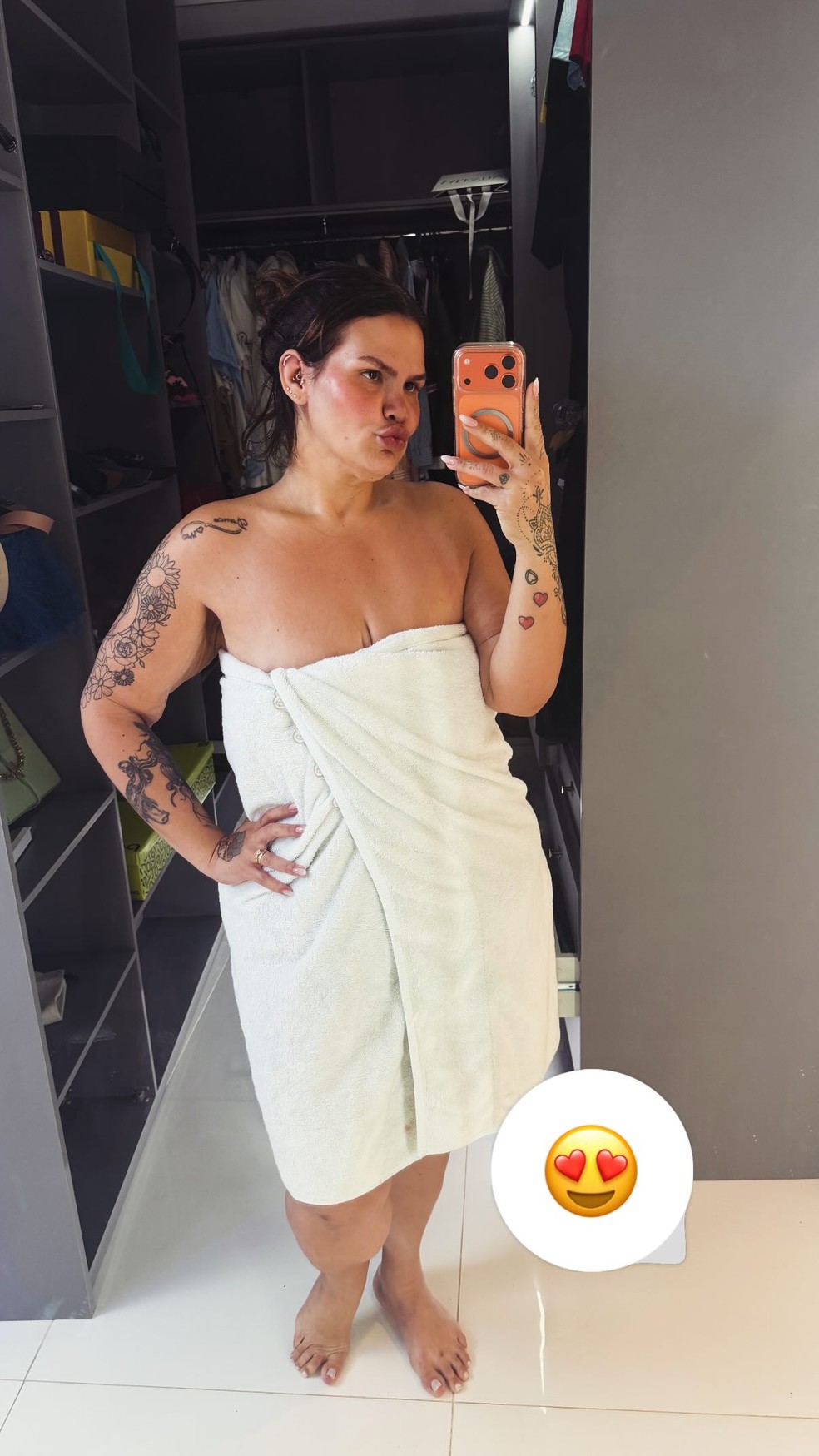 Thais Carla posa de toalha após perder mais de 100 kg e comemora ...