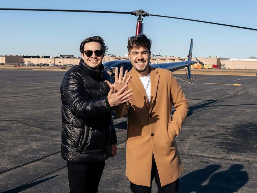 Álvaro Xaro pede o namorado em casamento e Gkay comemora