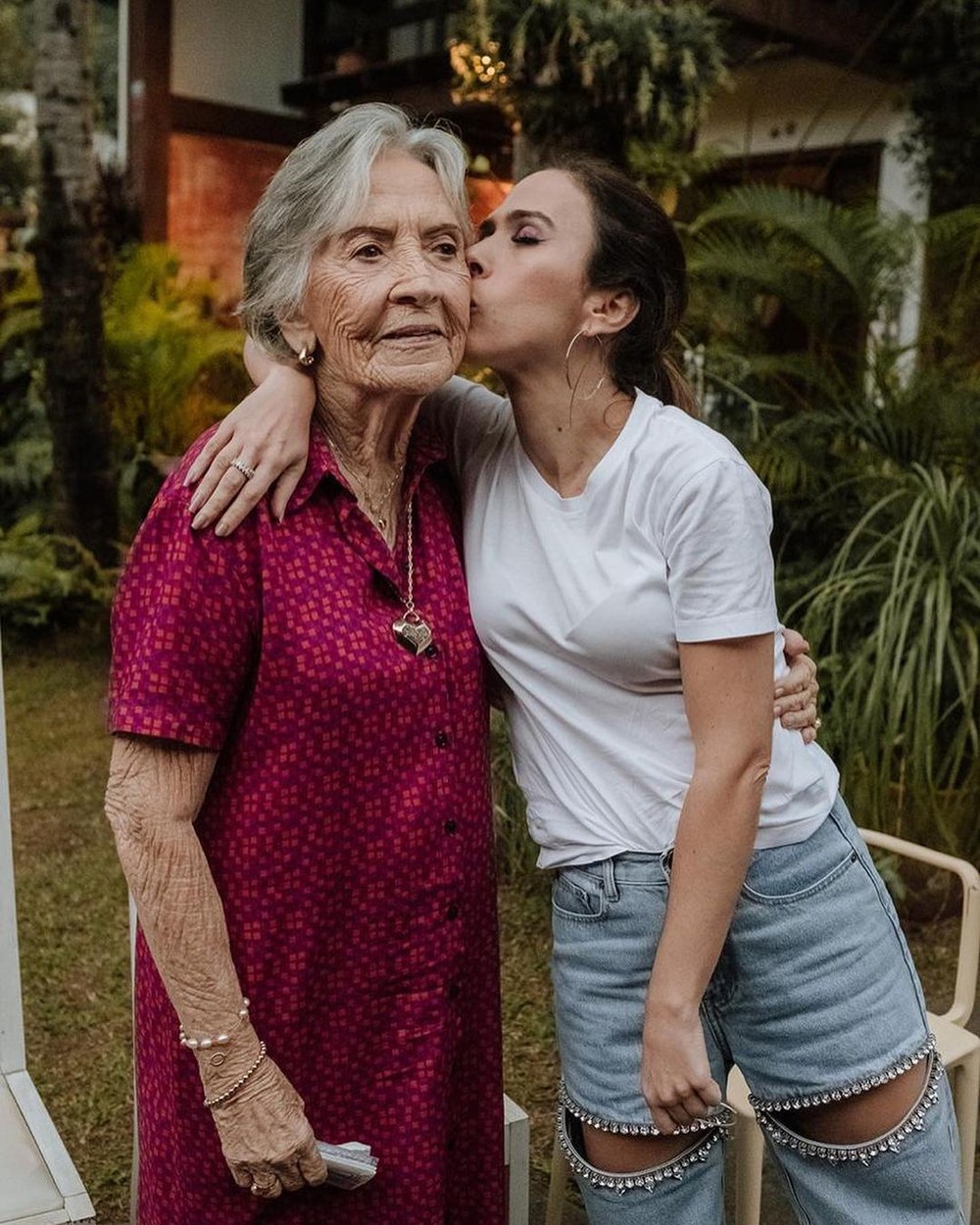 Tatá Werneck celebra alta hospitalar da avó, que estava internada com ...