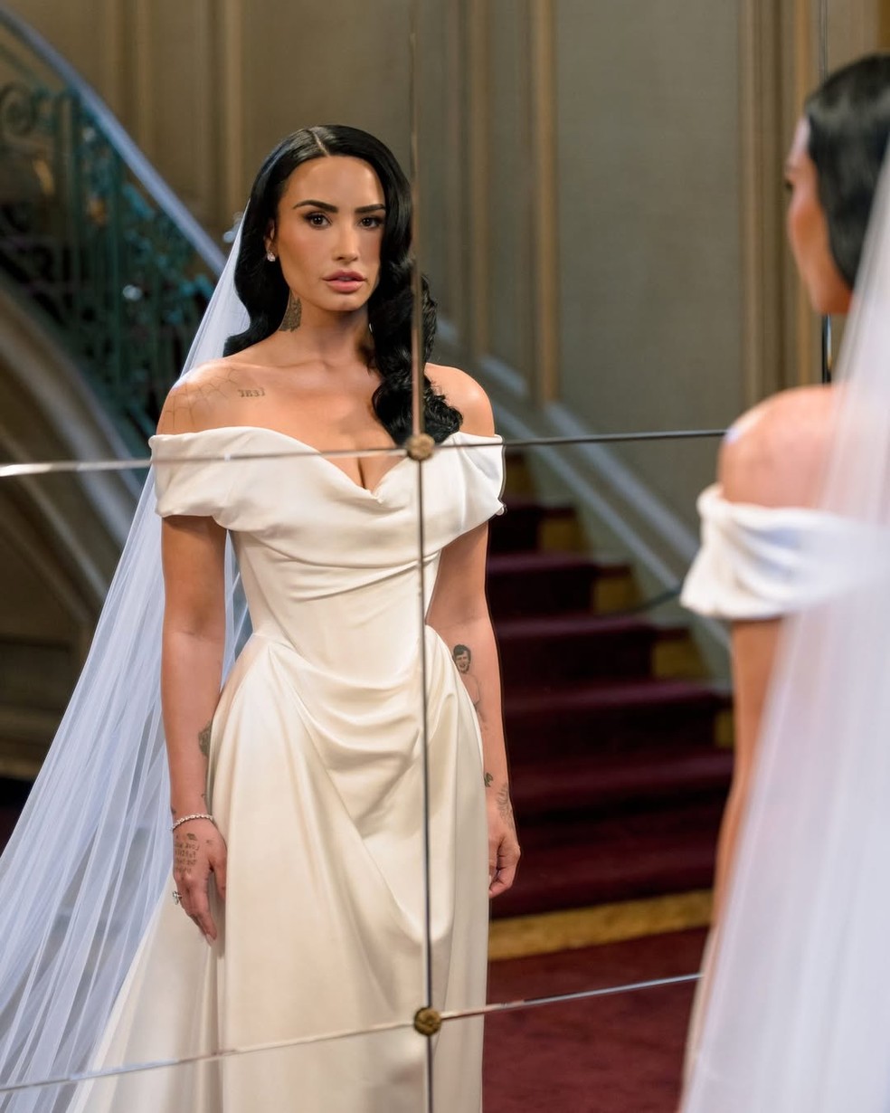 De Demi Lovato a Isis Valverde: as celebridades que escolheram vestidos de noiva Vivienne Westwood