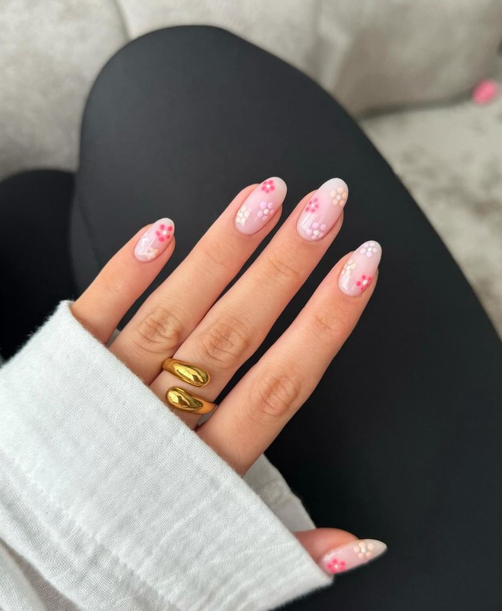 Unhas decoradas rosa e branco: 20 ideias para servirem de inspiração