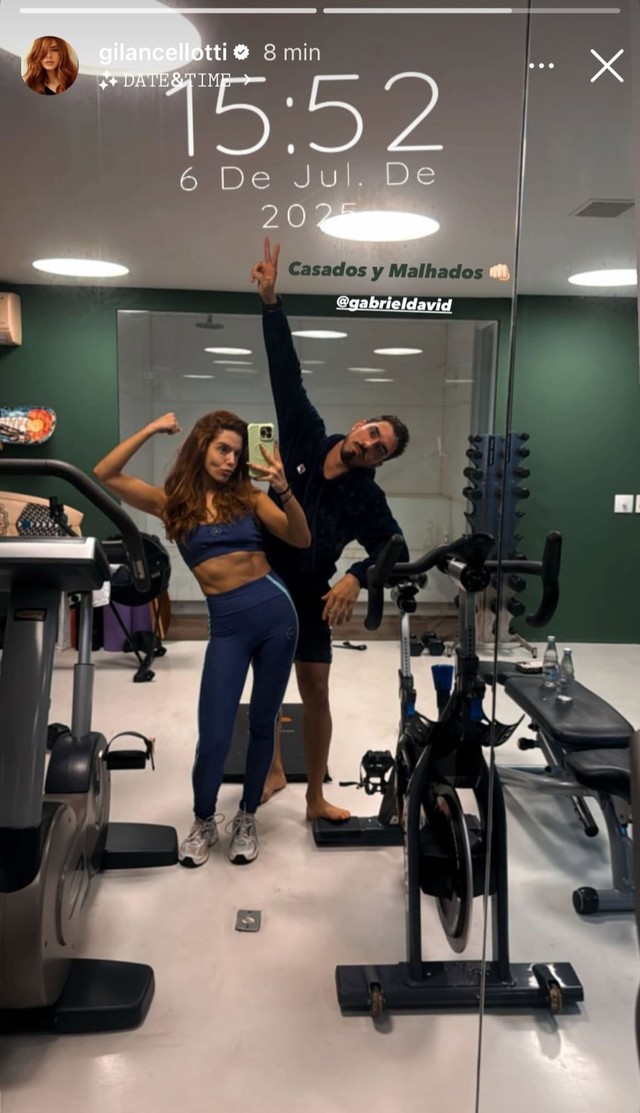 Giovanna Lancellotti e Gabriel David posam após treino de domingo ...