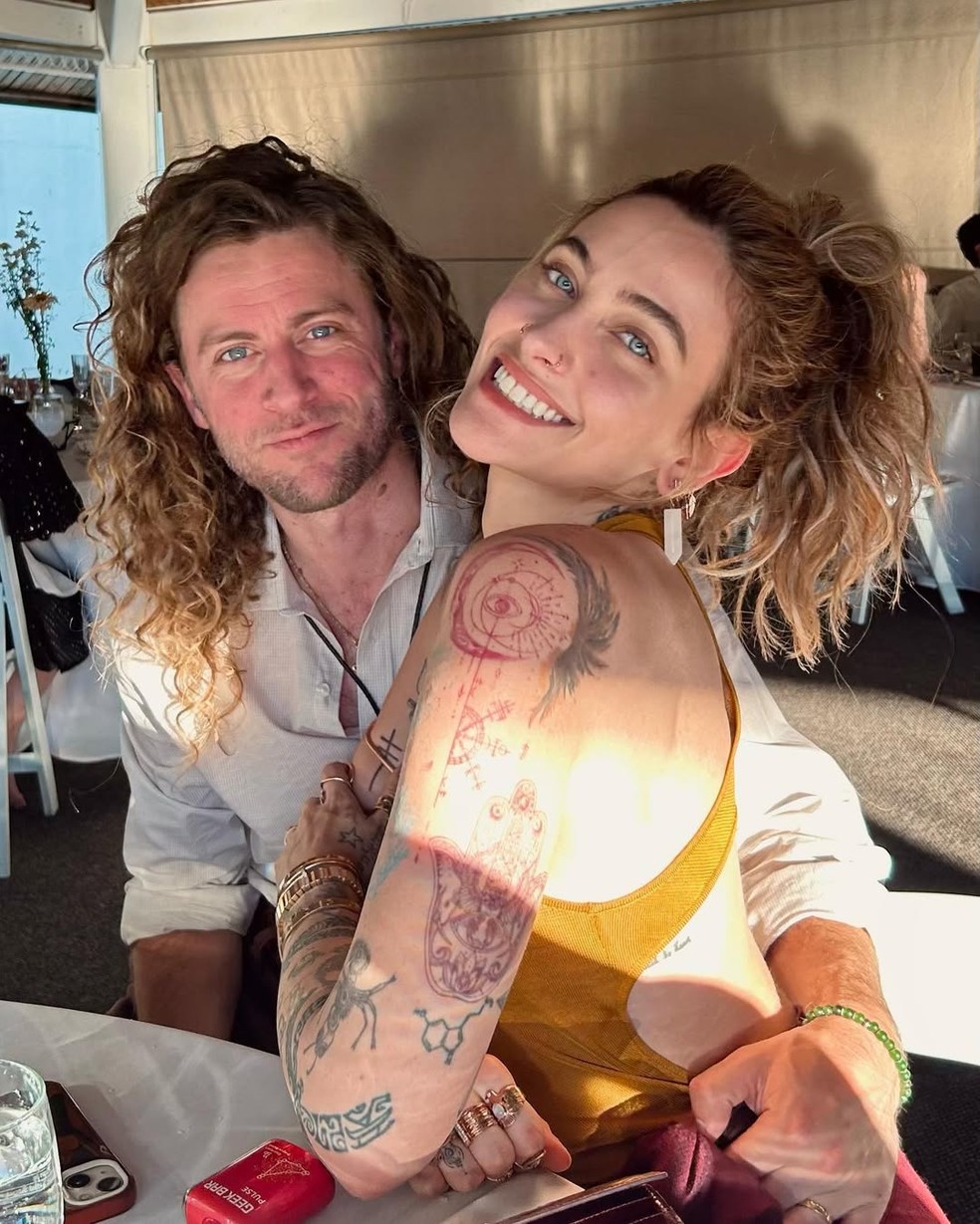 Paris Jackson revela estar noiva ao se declarar para produtor musical ...