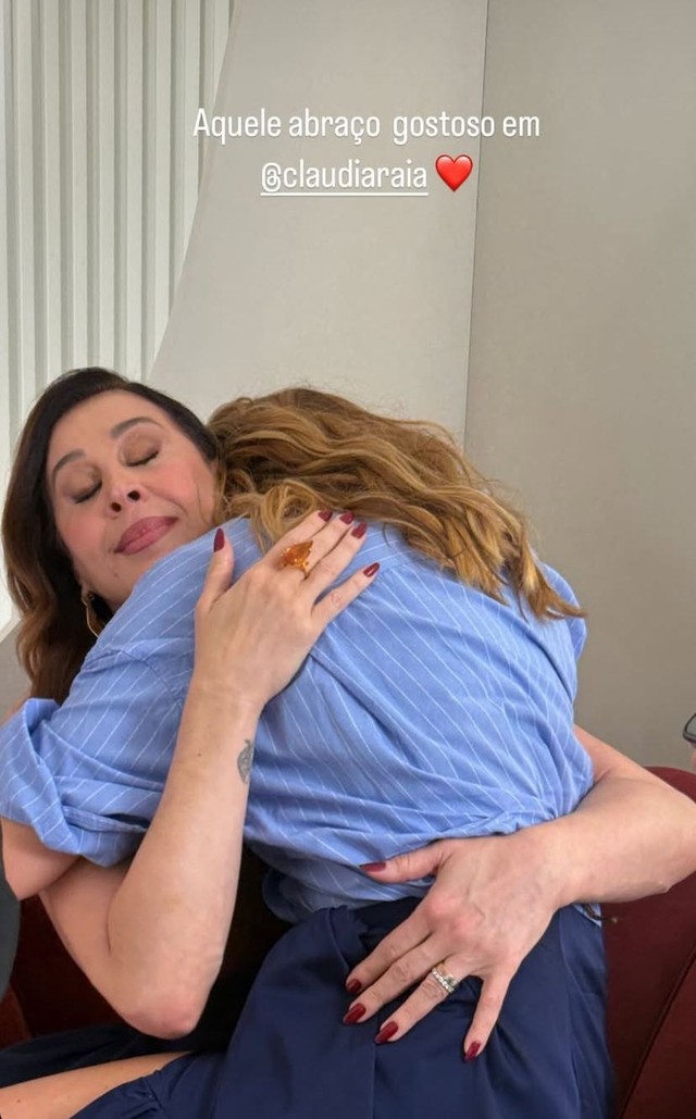Ingrid Guimarães reencontra Claudia Raia e tira foto no colo da atriz ...
