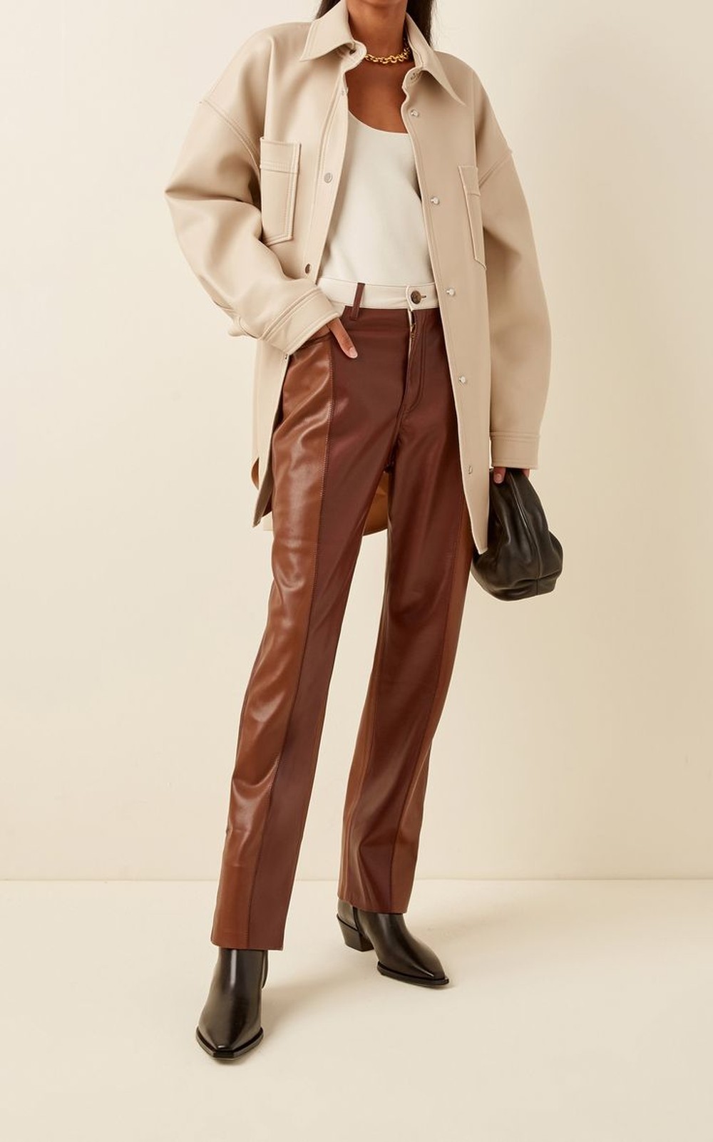 Looks com calça de couro: 30 formas de adicionar essa peça icônica no ...