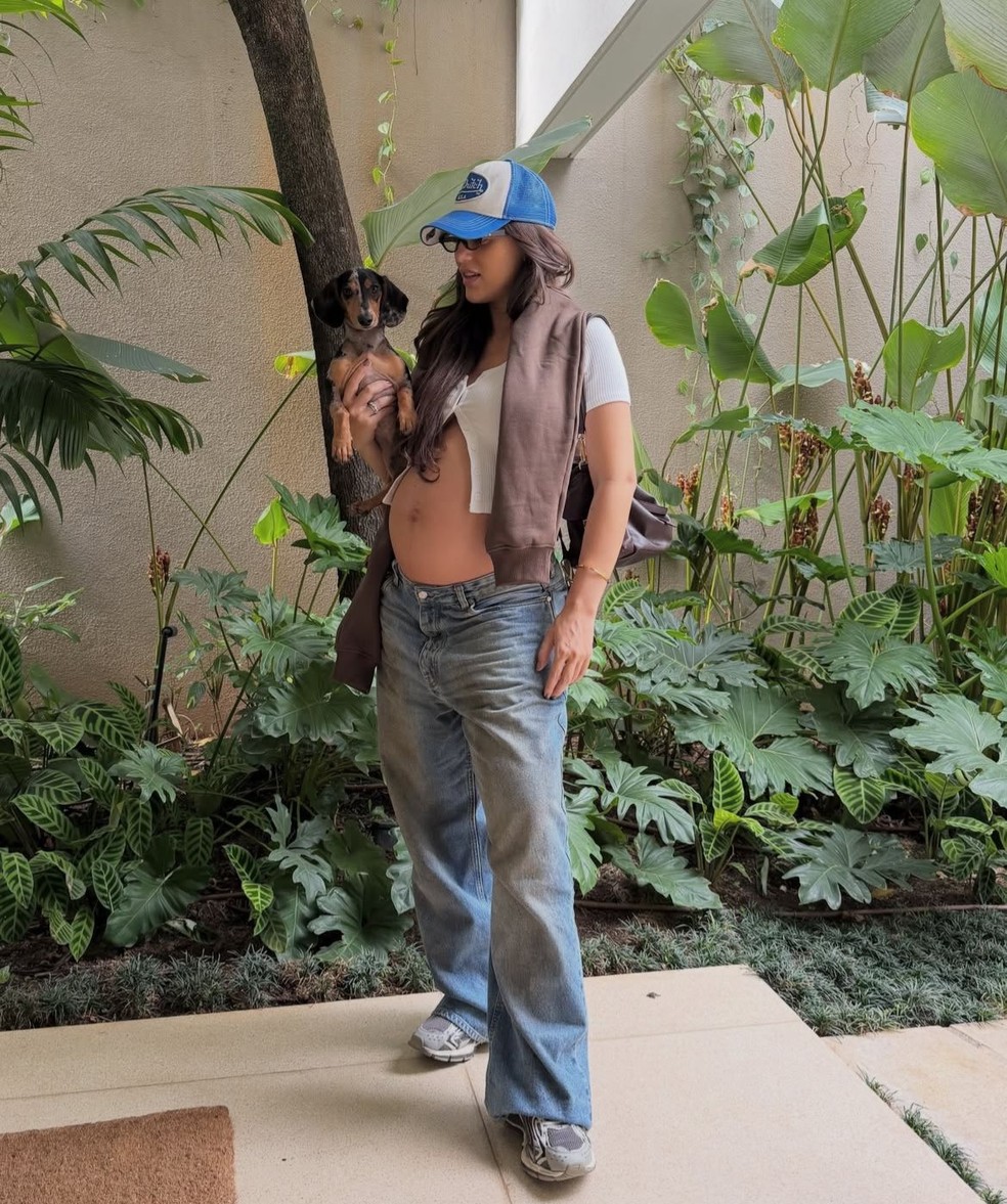 Rafa Kalimann abre álbum de fotos e exibe barrigão na reta final da gravidez