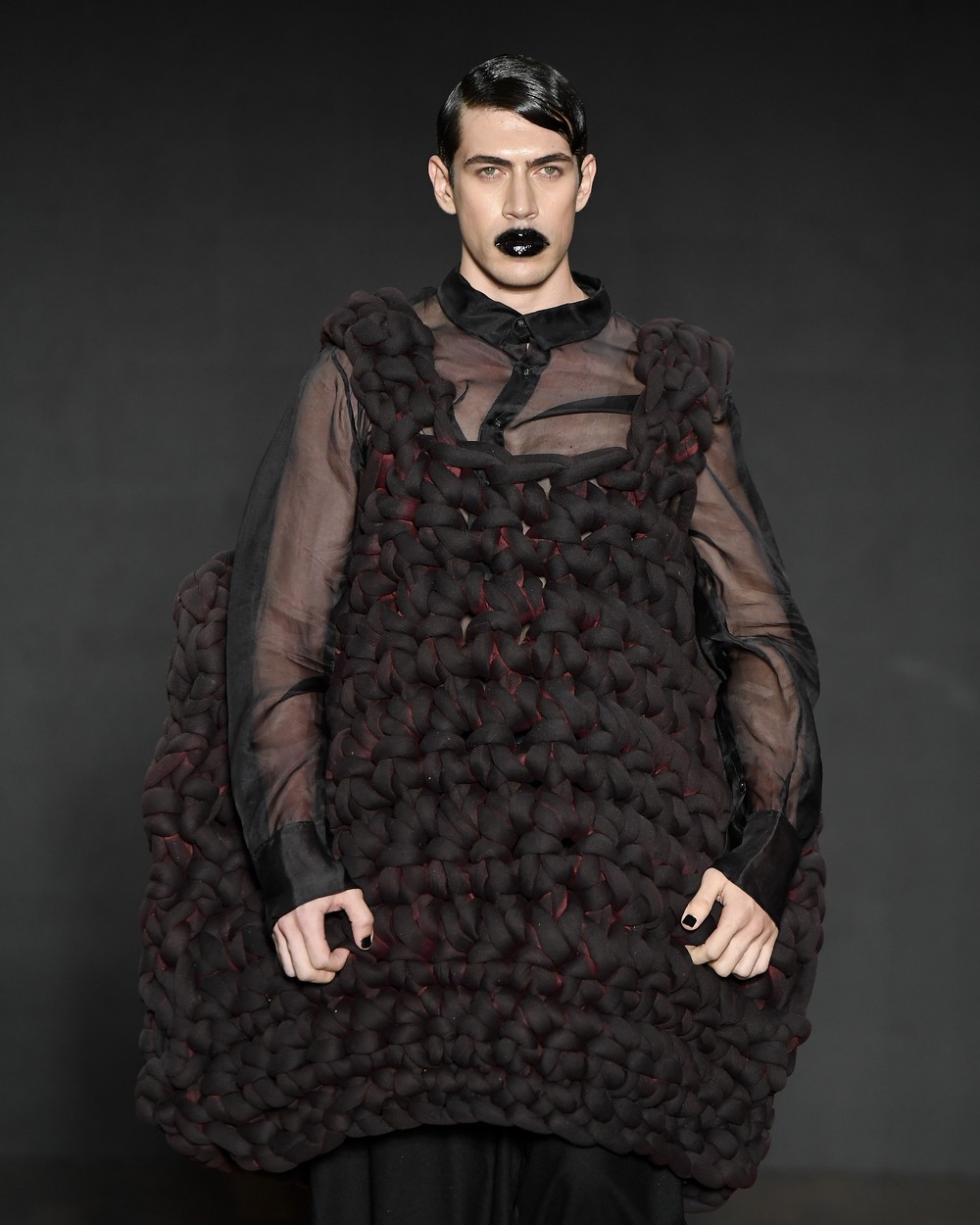 SPFW N59: Leandro Castro usa resíduos da indústria para criar peças ...