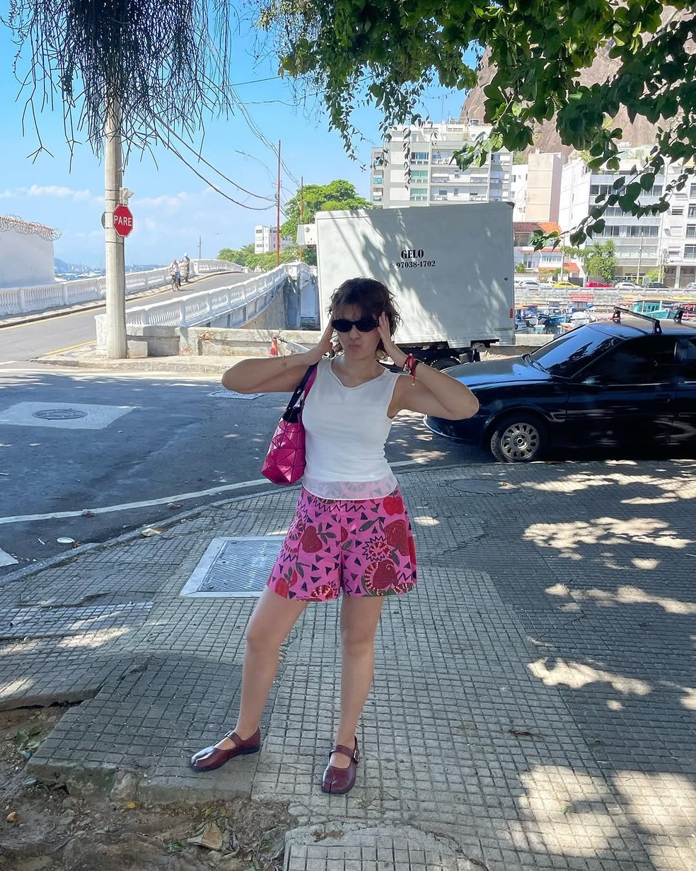 Filha de Bela Gil, Flor curte férias no Rio com a namorada: 'Muita ...