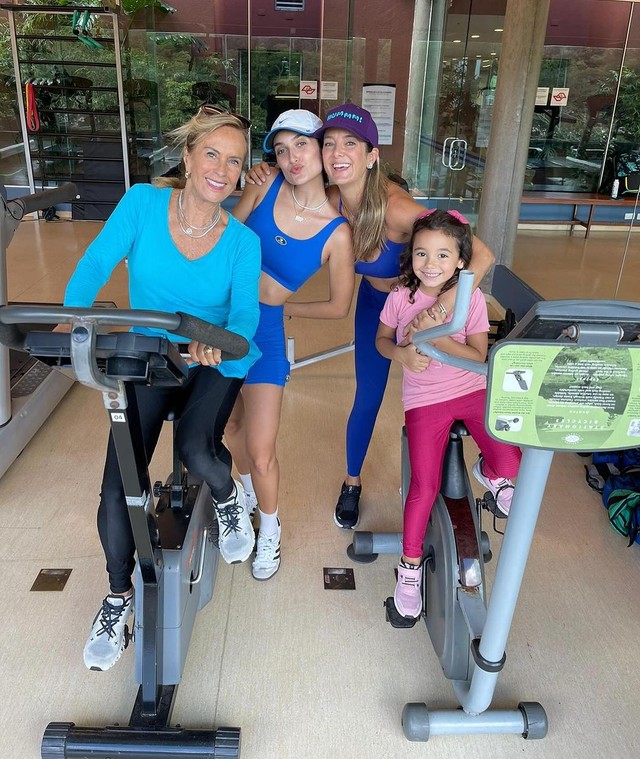 Aos 81 anos, Helô Pinheiro, eterna 'Garota de Ipanema', mostra talento ...