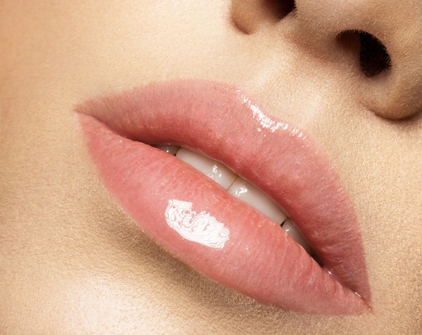 Gloss transparente: 6 opções para uma maquiagem natural e discreta
