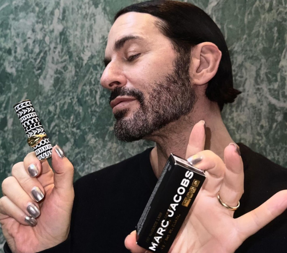 Marc Jacobs celebra 40 anos de carreira e anuncia colaboração exclusiva ...