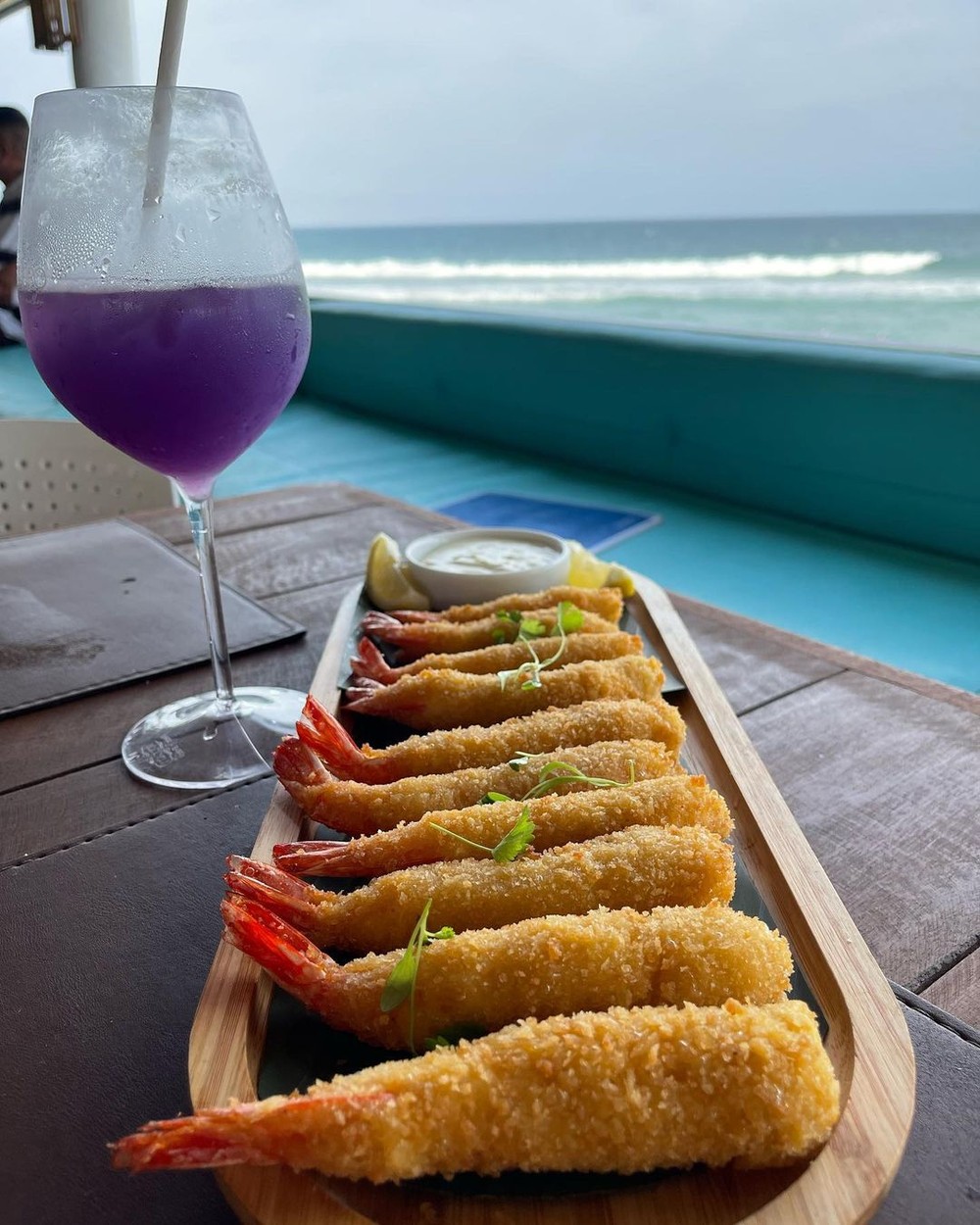 Geisy Arruda aposta em maiô trançado e aproveita dia de praia: 'Só se ...