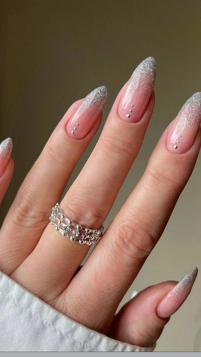 Unhas amendoadas decoradas: ideias para se inspirar