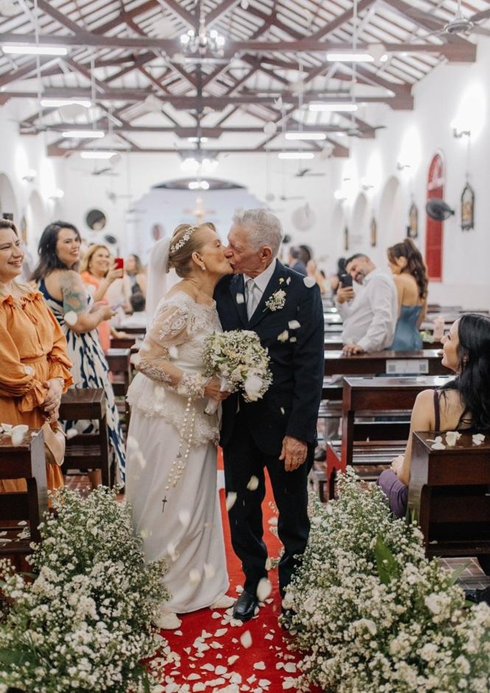 Mulher de 76 anos conhece homem de 80 no pilates e romance acaba em ...