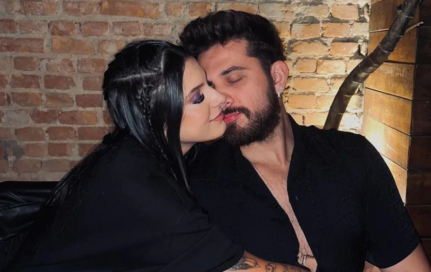 Gustavo Mioto se derrete por Ana Castela e cita música da namorada: 'Que mulher'