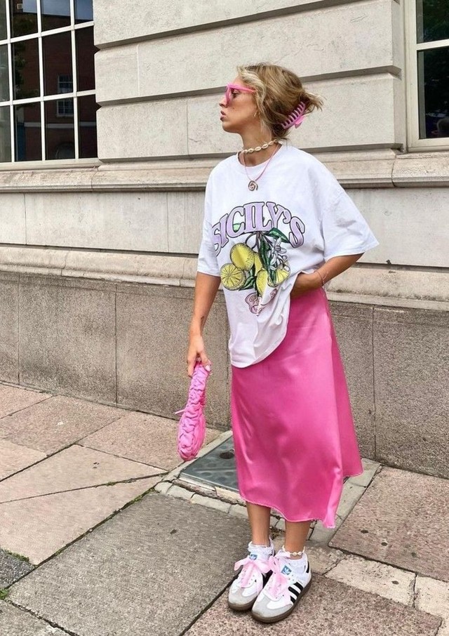 Saiba como criar looks com saia longa marcantes e se aventure com a peça