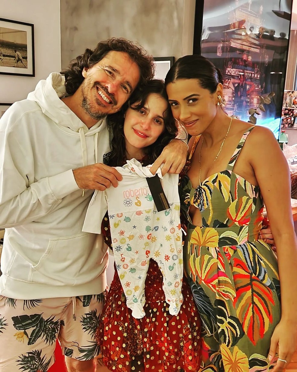 Aline Midlej anuncia gravidez da primeira filha: 'Nosso Natal Celestial'