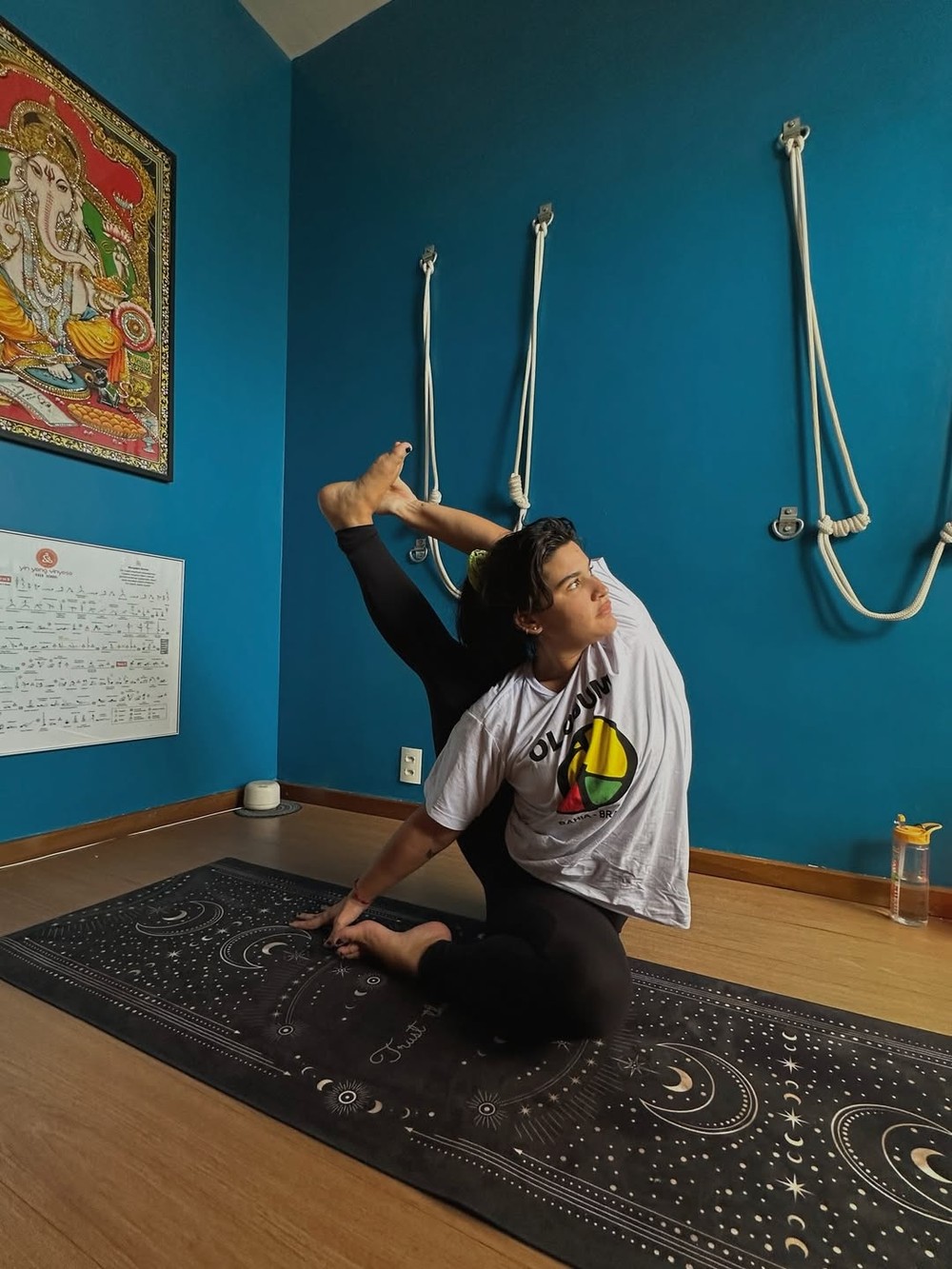 Filha de Flávia Alessandra, Giulia Costa impressiona com flexibilidade ...