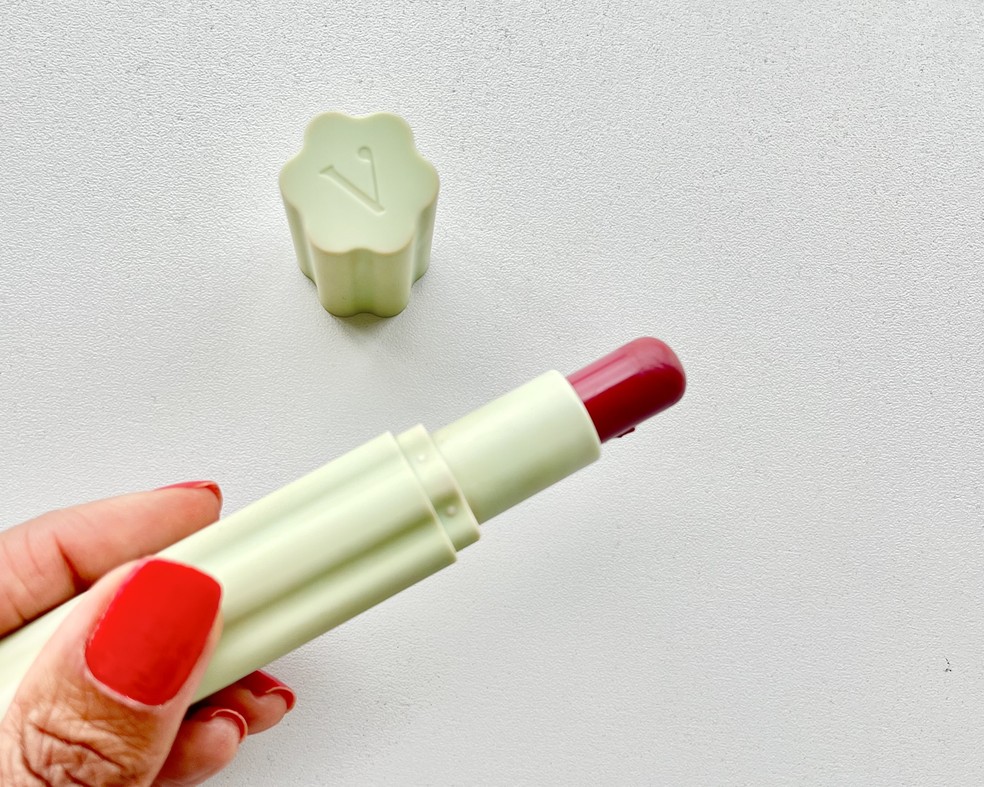 Blush roxo é a tendência de maquiagem da vez. Você usaria?