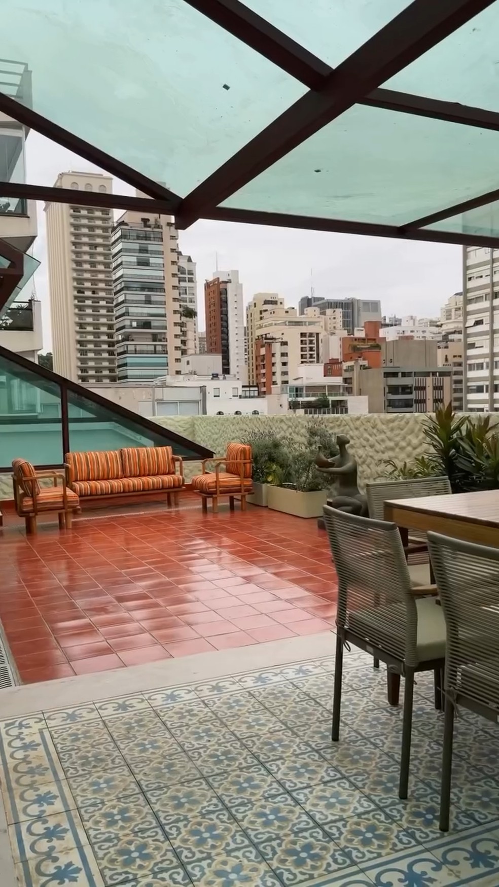 Fafá de Belém redecora cobertura duplex em que mora há 43 anos em ...