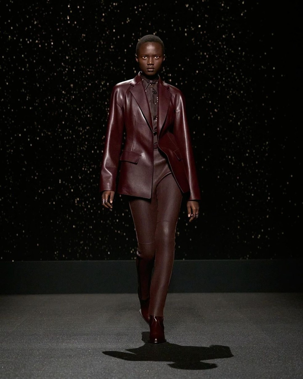 Paris Fashion Week: Hermès apresenta desfile de outono inverno 24/25
