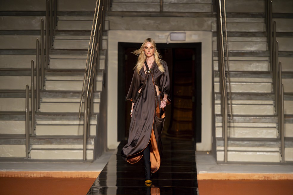 O desfile impactante da marca De Goeye, na Arena Pacaembu, em São Paulo ...