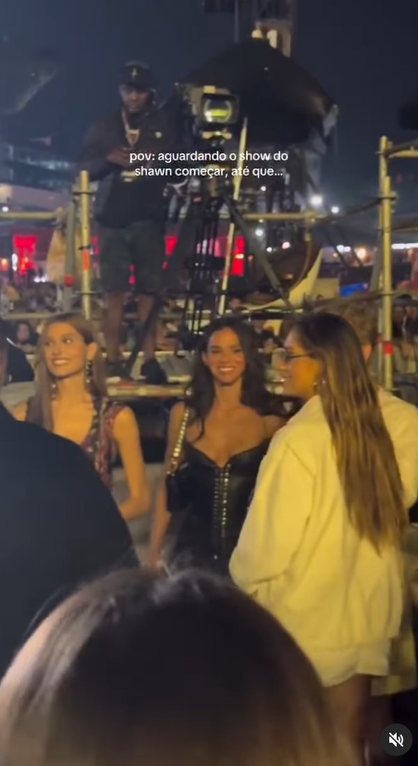 Atração do Lollapalooza, Tate McRae se encontra com Bruna Marquezine e ...