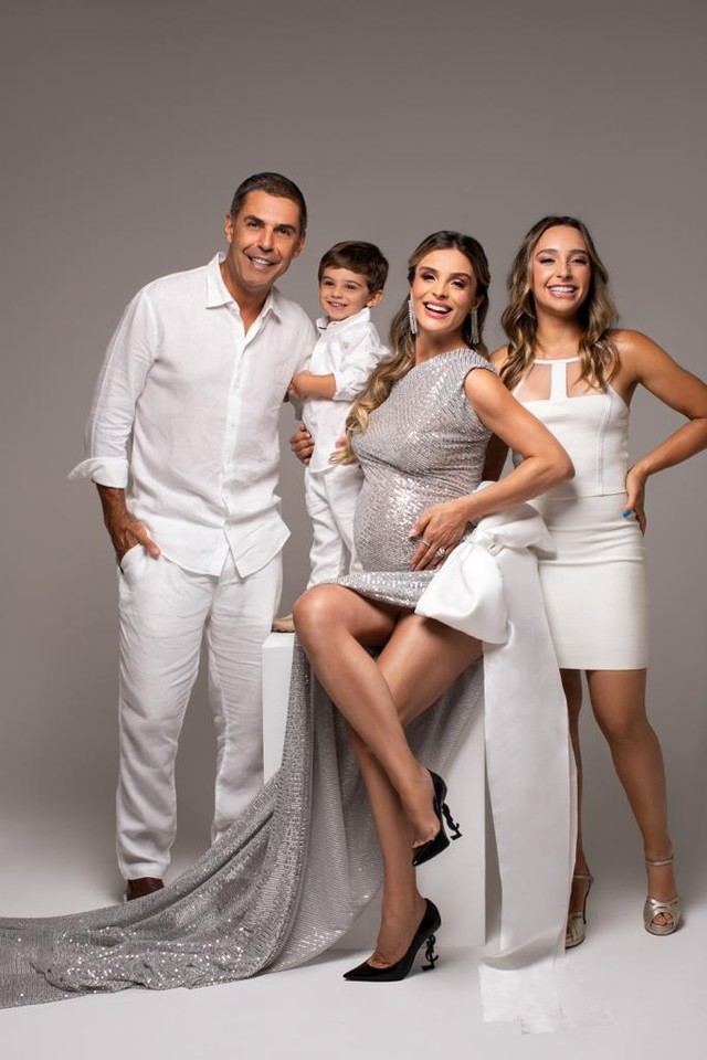 Denize Severo, mulher de Doda Miranda, faz ensaio temático e revela nome da filha