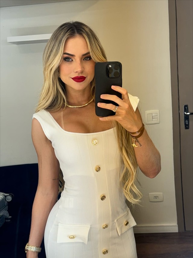 Gabi Martins abre 'álbum da vida' e encanta com registro romântico com ...