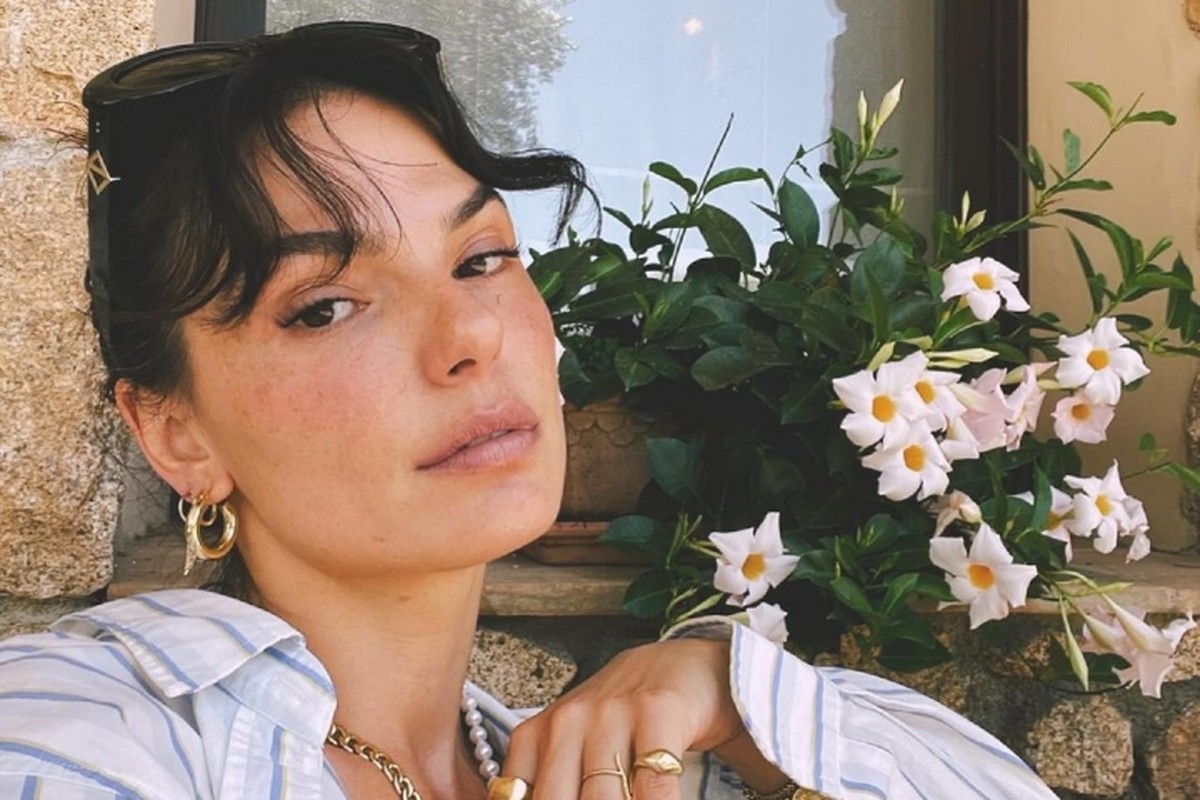 Isis Valverde é aclamada pela web ao abrir álbum de fotos na Itália ...