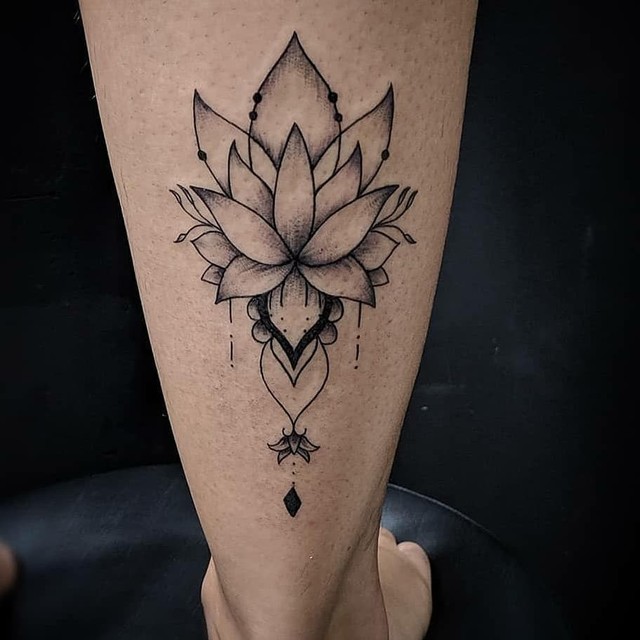 Tatuagem na panturrilha feminina: inspiração para a sua próxima arte