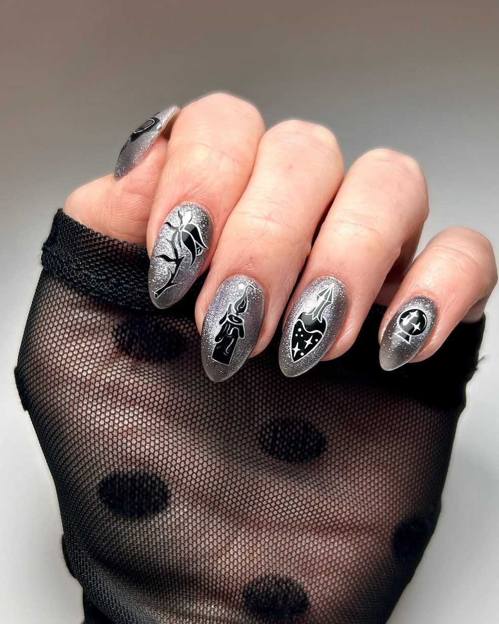 15 unhas com esmaltes escuros para se inspirar