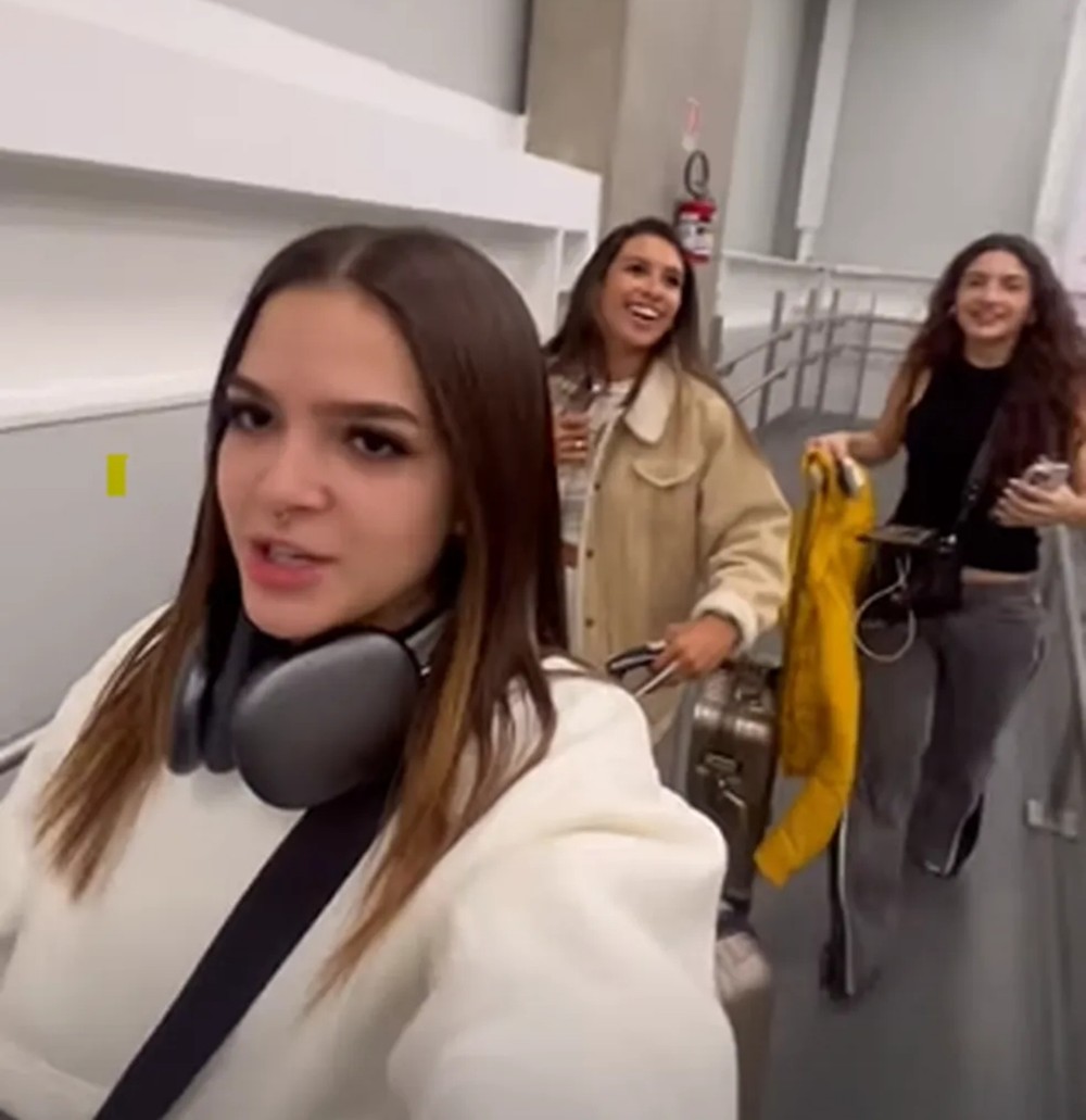 Mel Maia se diverte com amigas na Disney de Paris e afirma sem modéstia ...