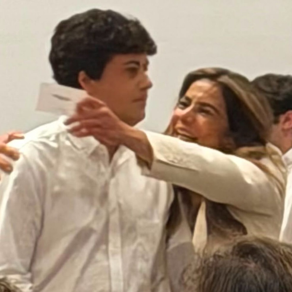 Filho de Nivea Stelmann e Mario Frias recebe o sacramento da Crisma nos ...