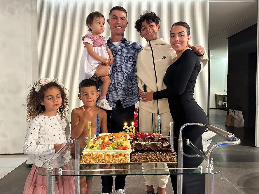 Cristiano Ronaldo celebra aniversário de 39 anos ao lado da esposa e ...