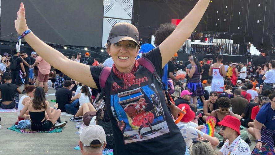Fã que viu primeiro show de Cyndi Lauper no Brasil comemora reencontro ...