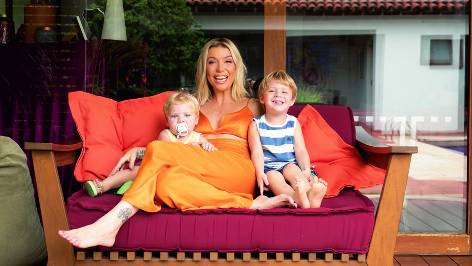 Piano na sala, piscina aquecida e brinquedos no chão: Luiza Possi abre ...