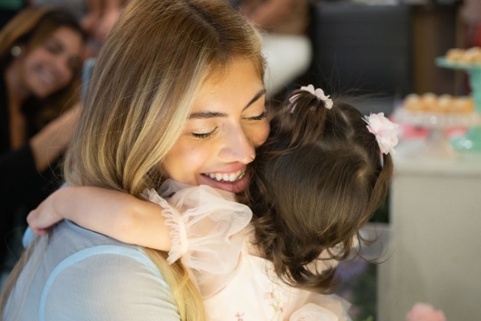 Filha de Leandro Hassum, Pietra, abre álbum do primeiro aniversário da ...