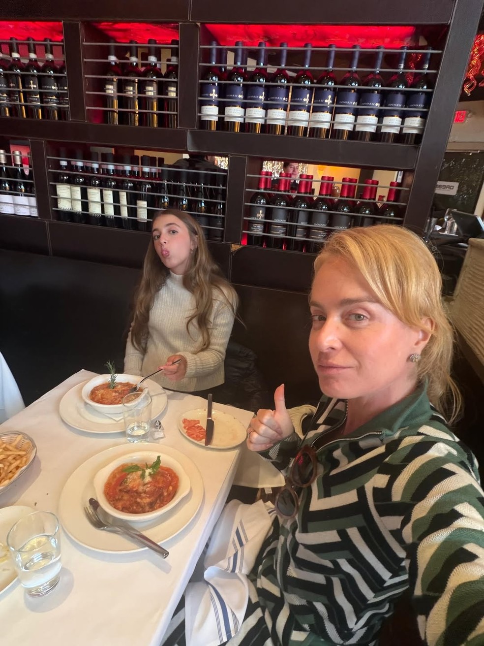 Angélica abre álbum de 'viagem das garotas' com a filha e se derrete ...